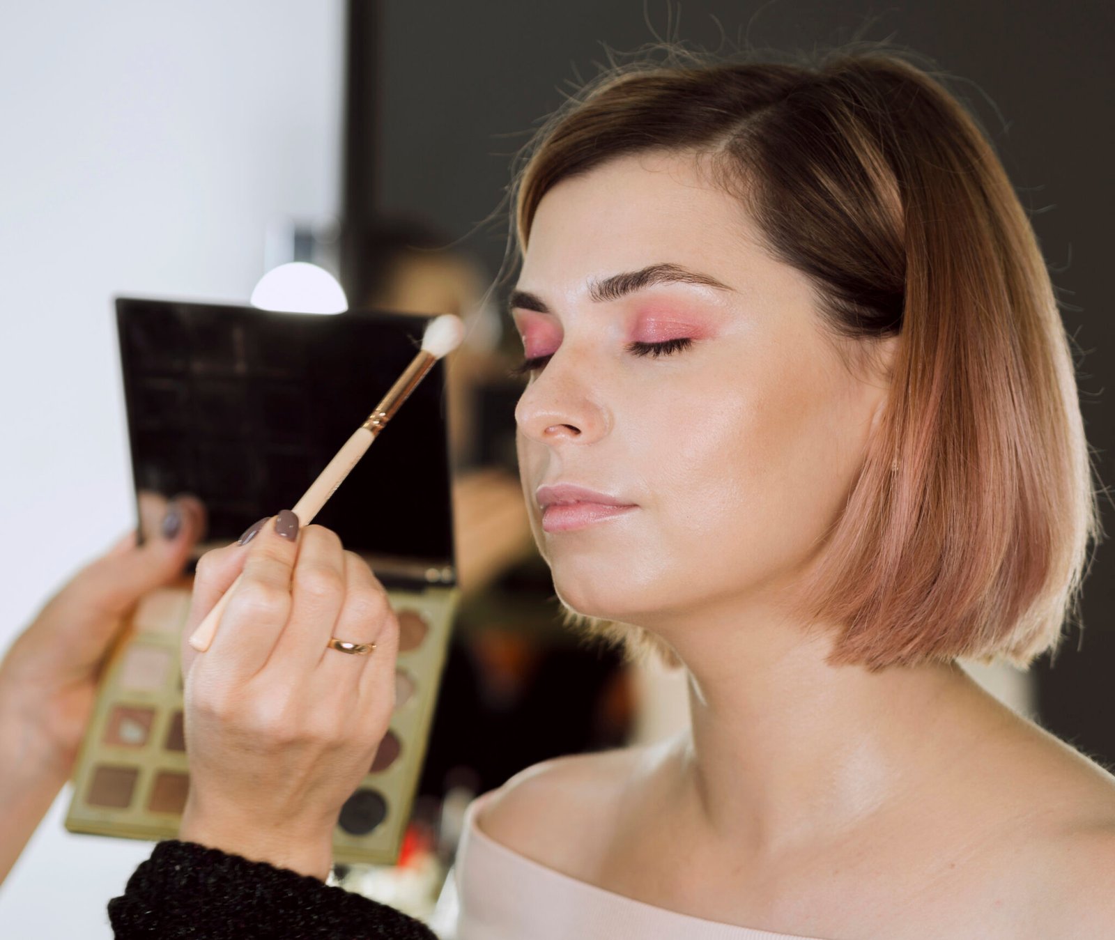 Signature Makeup – Bella Care Salon